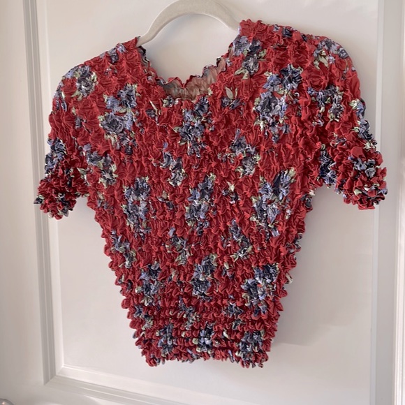 not sure | Tops | Super Stretchy Red And Blue Flowers Top Comes To ...